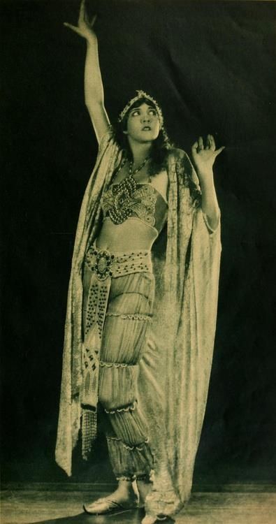 Julanne Johnston (May 1, 1900 – December 26, 1988), 1924 picture ...